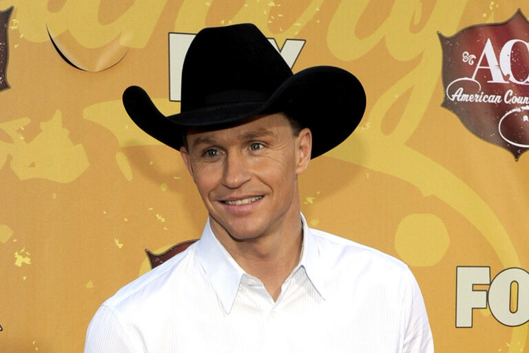 Breaking News: Ty Murray a former professional rodeo cowboy and PBR ...